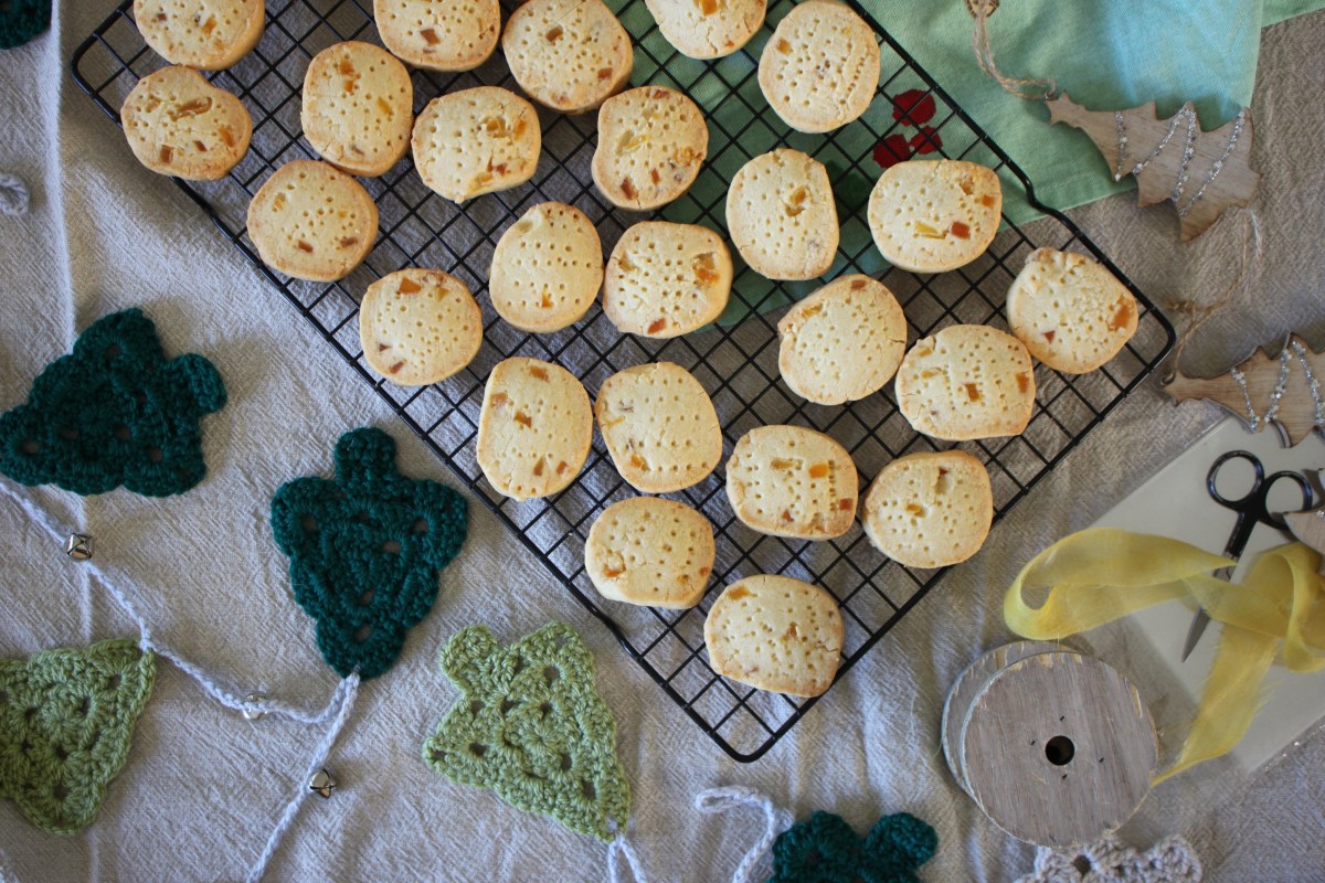 Mango and coconut shortbread | The Cheergerm & the Silly Yak